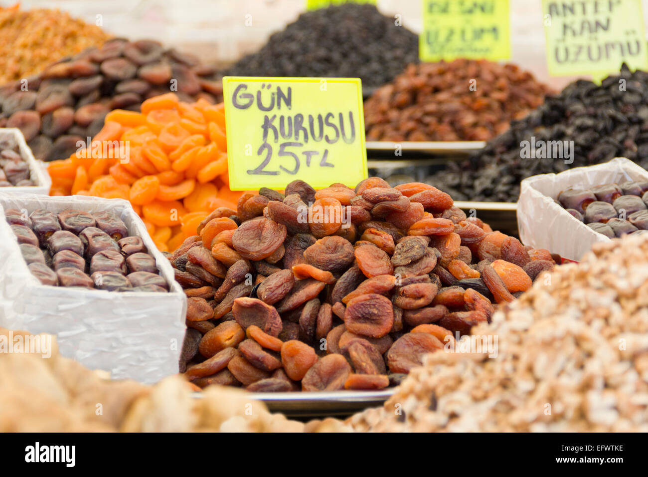 dried apricot on market Stock Photo - Alamy