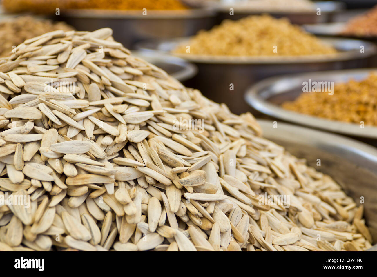 Texture roasted sunflower seeds hi-res stock photography and images - Alamy
