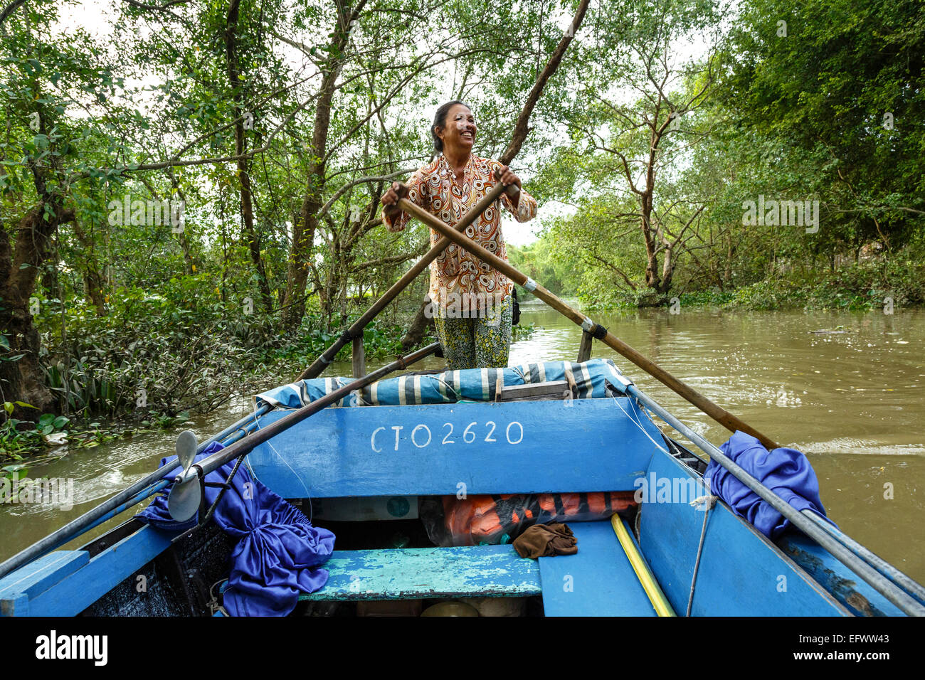 Asian rowing boat hi-res stock photography and images - Alamy