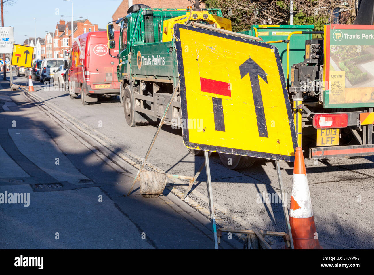 Lane closed sign hi-res stock photography and images - Alamy