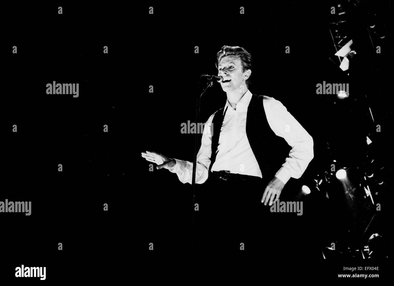 David bowie concert 1990 Black and White Stock Photos & Images - Alamy
