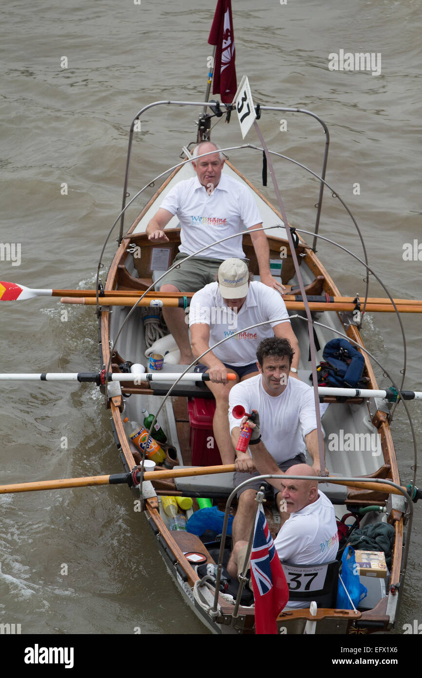 Rowing boat above thames hi-res stock photography and images - Alamy