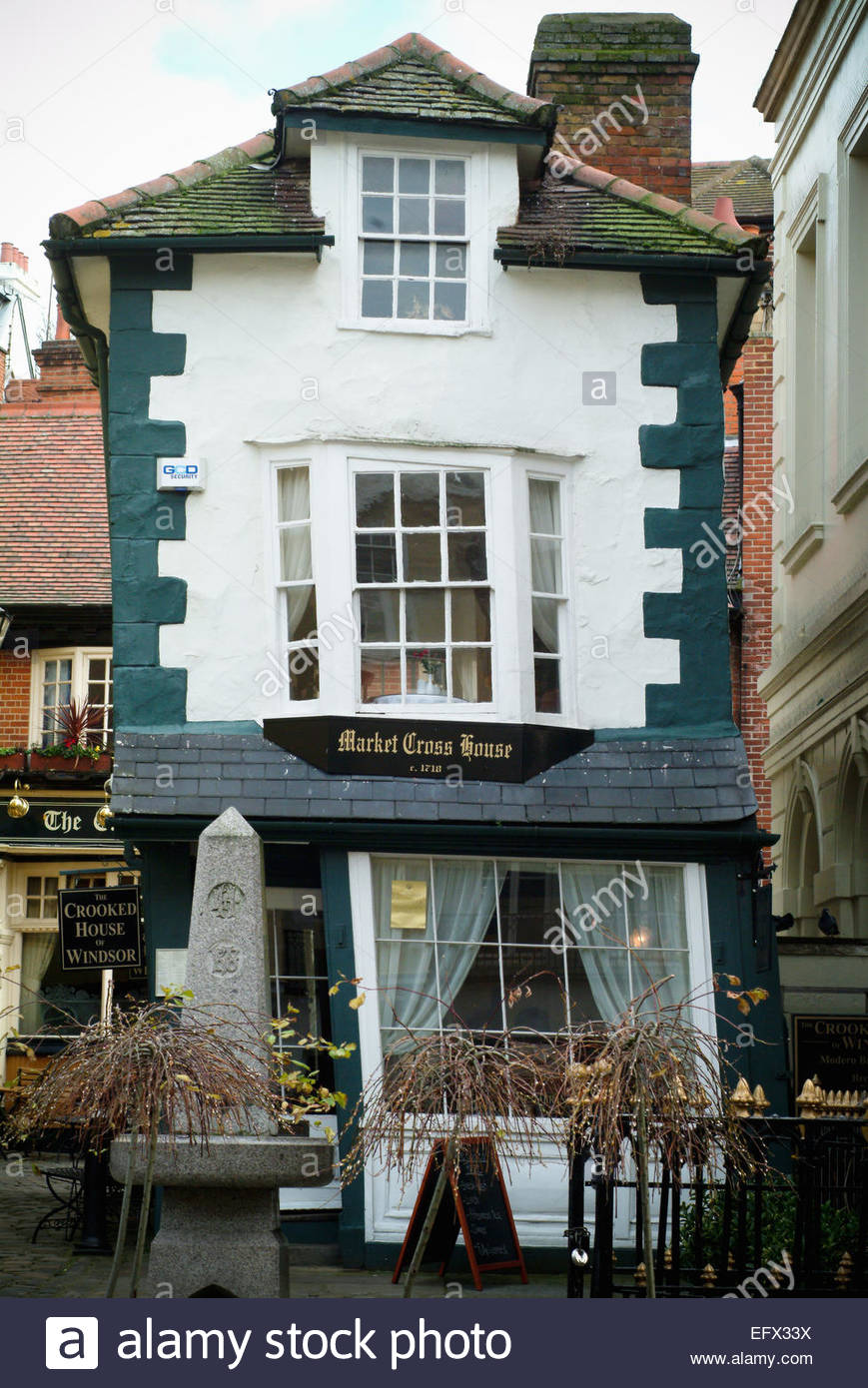 Crooked House Windsor Stock Photos & Crooked House Windsor Stock Images ...