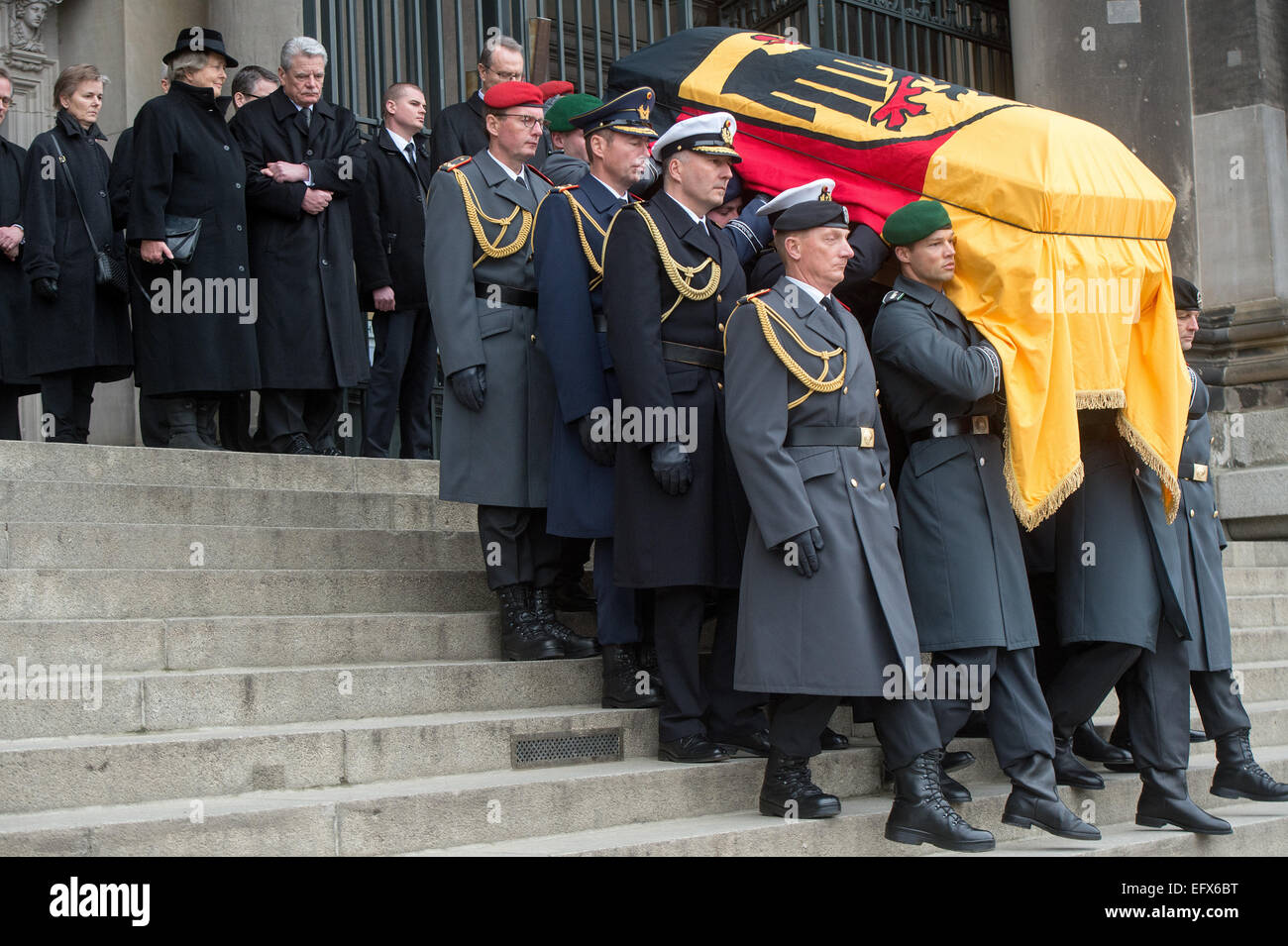 Berlin, Germany. 11th Feb, 2015. Soldiers carry the coffin of late ...