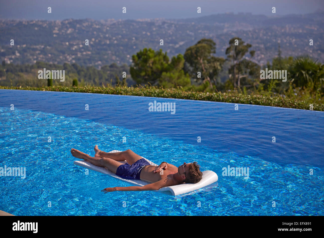 Man On A Lilo Stock Photos & Man On A Lilo Stock Images - Alamy