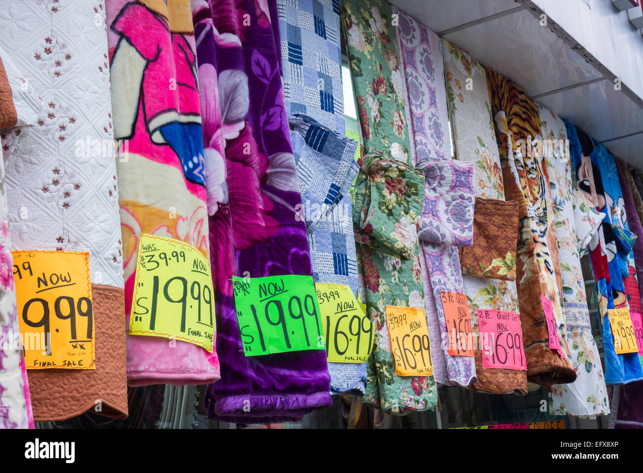 Retail storefronts strip mall hi-res stock photography and images - Alamy