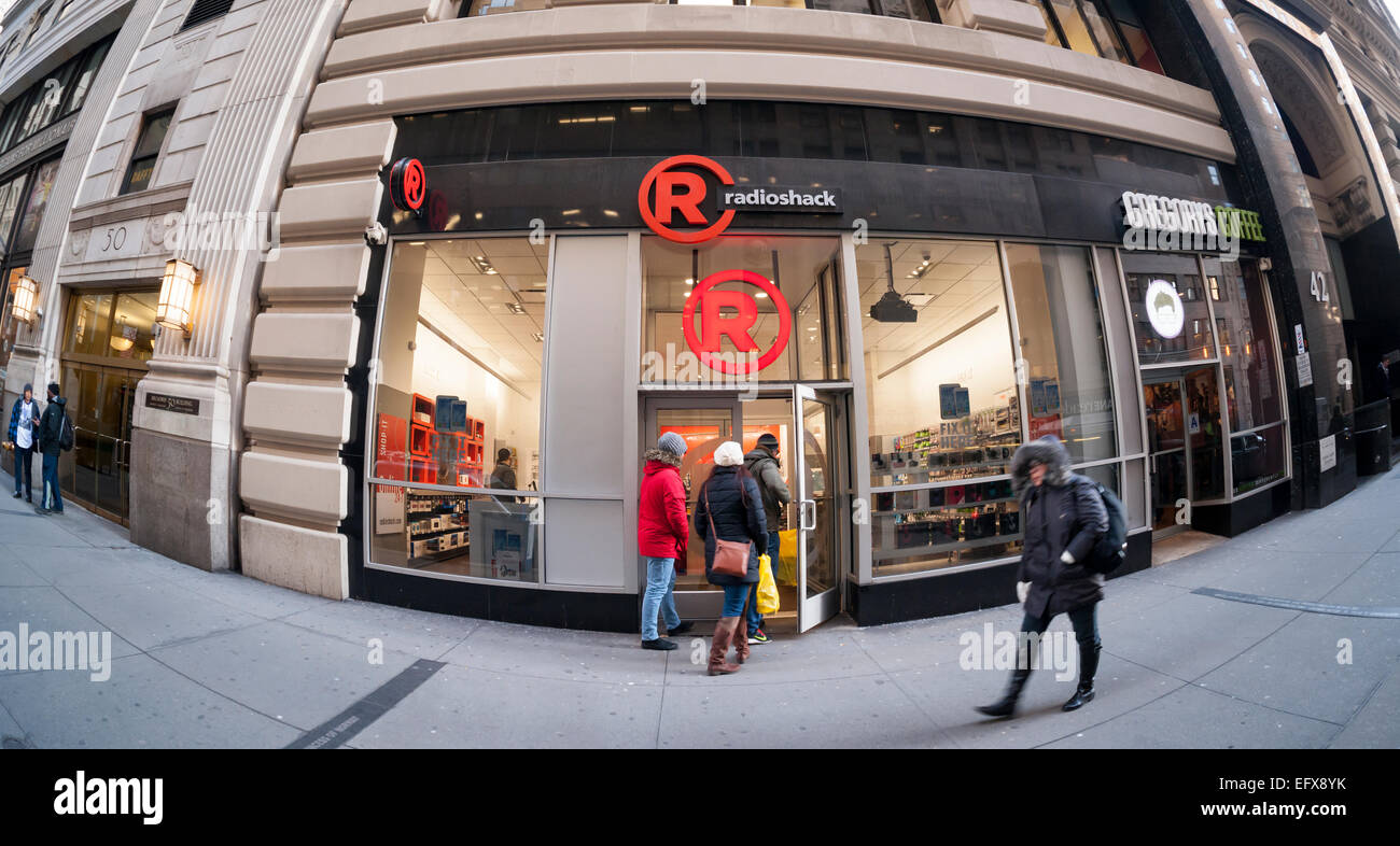 Closing store radioshack hi-res stock photography and images - Alamy