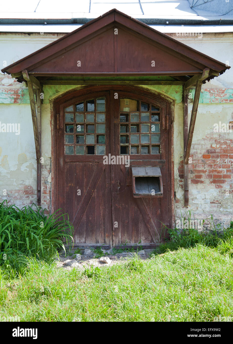 Vintage door and step into Stock Photo - Alamy