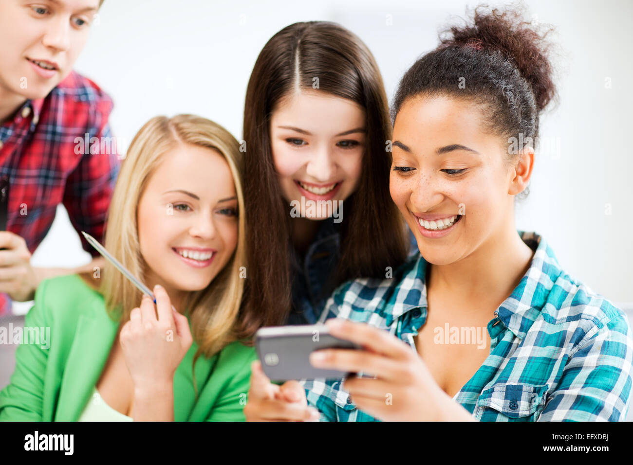 students looking at smartphone at school Stock Photo - Alamy