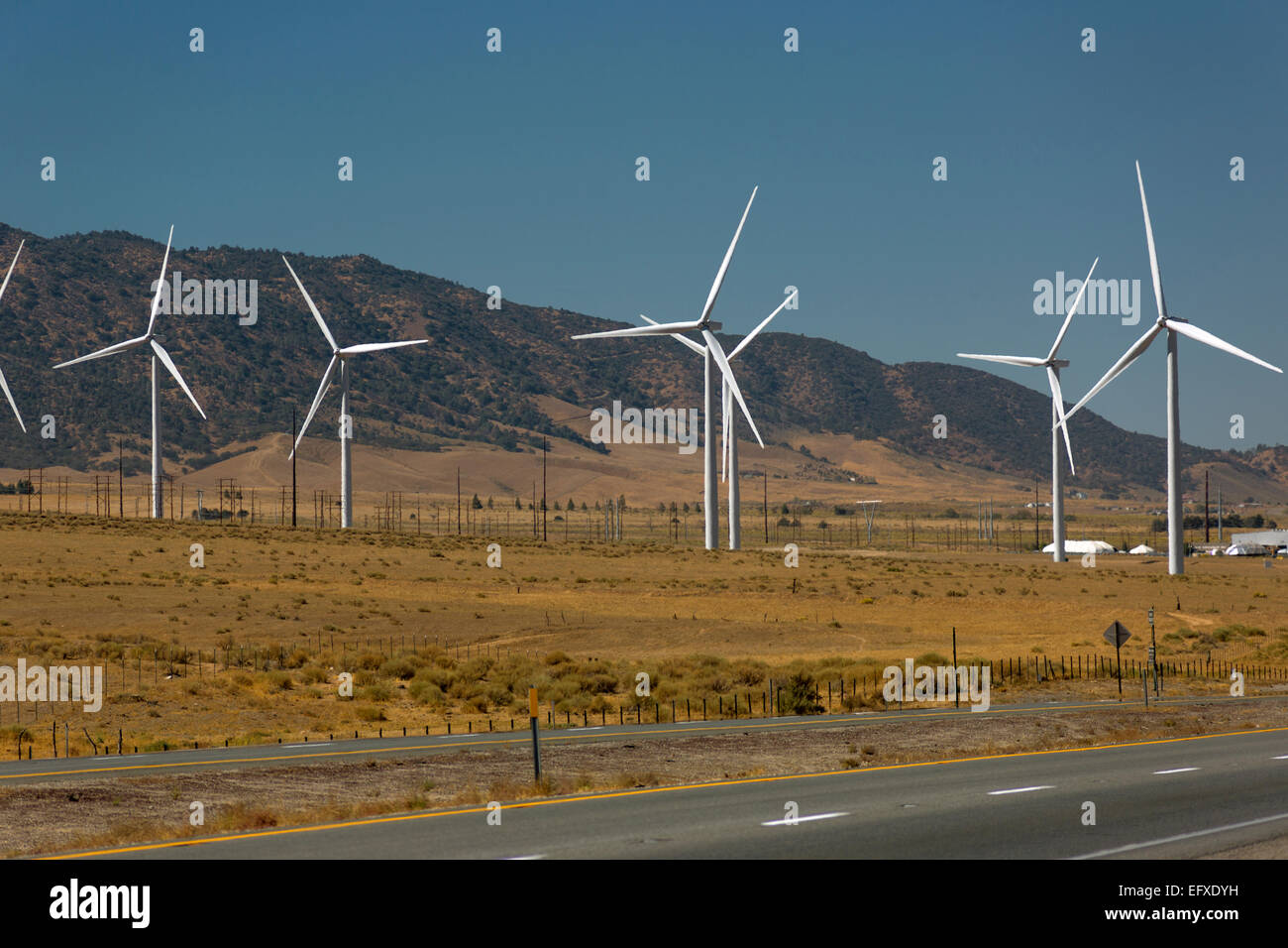 WIND TURBINE POWER PLANT ROUTE 58 TEHACHAPI CALIFORNIA USA Stock Photo ...