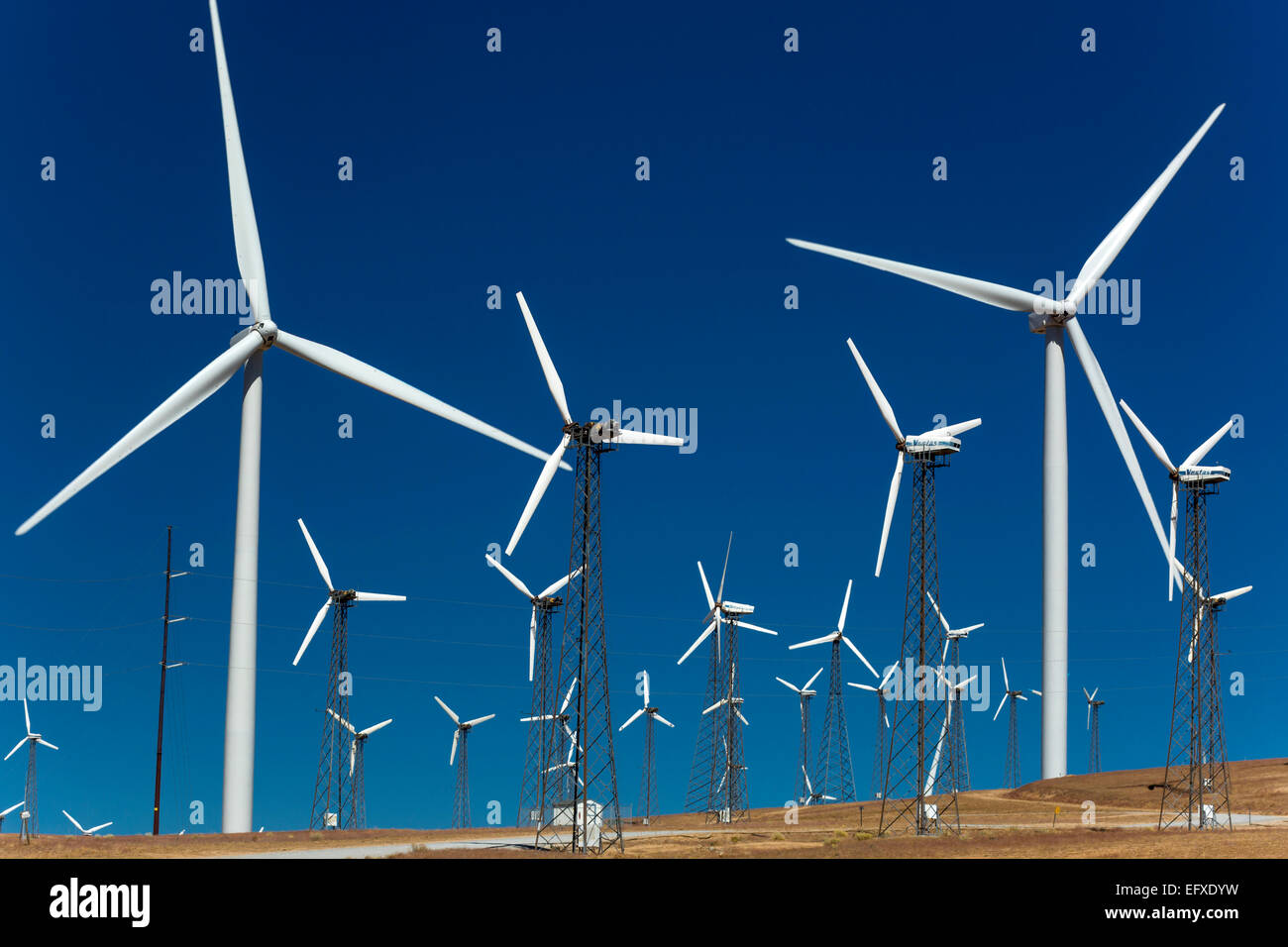 WIND TURBINE POWER PLANT TEHACHAPI CALIFORNIA USA Stock Photo - Alamy