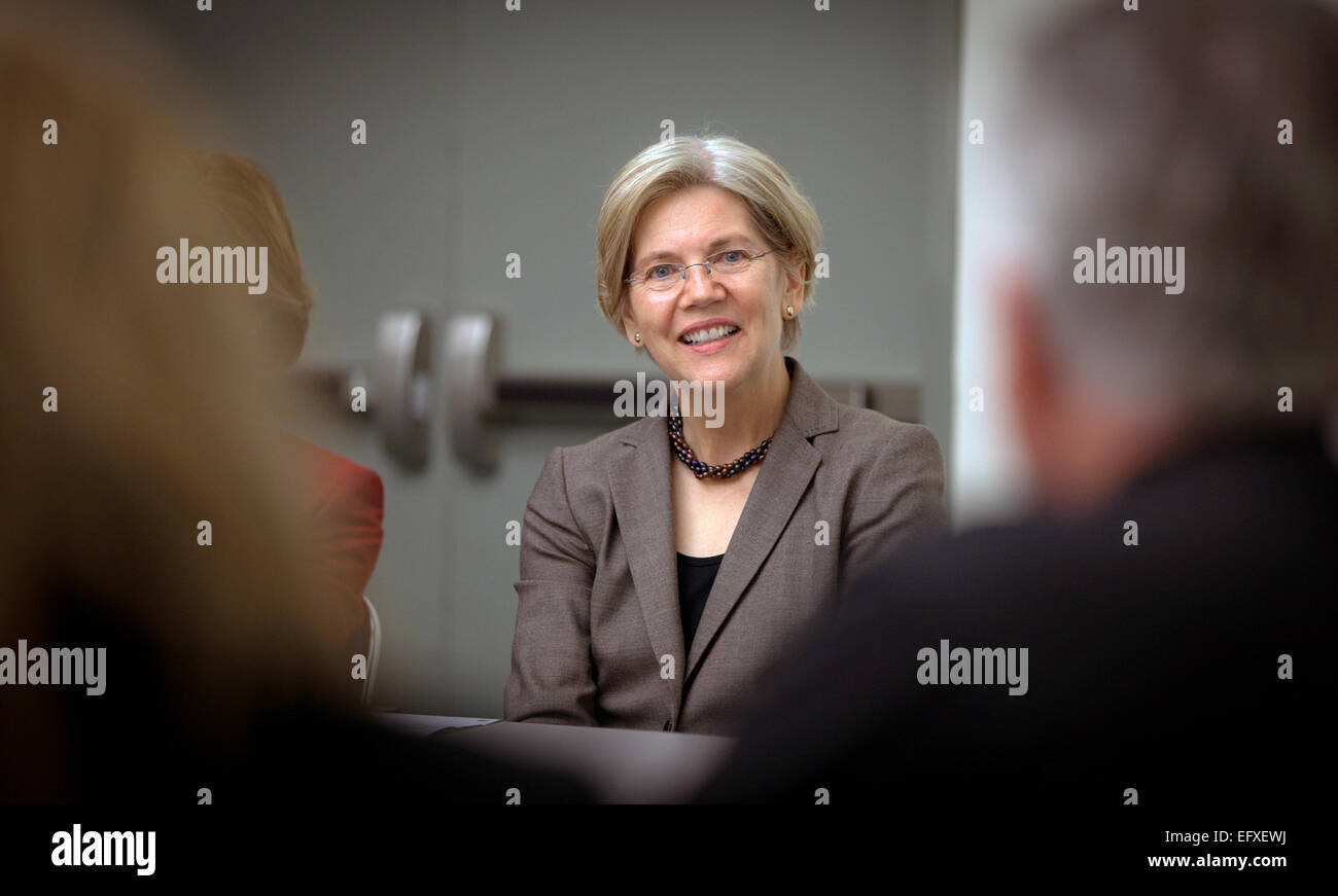 Community roundtable hi-res stock photography and images - Alamy