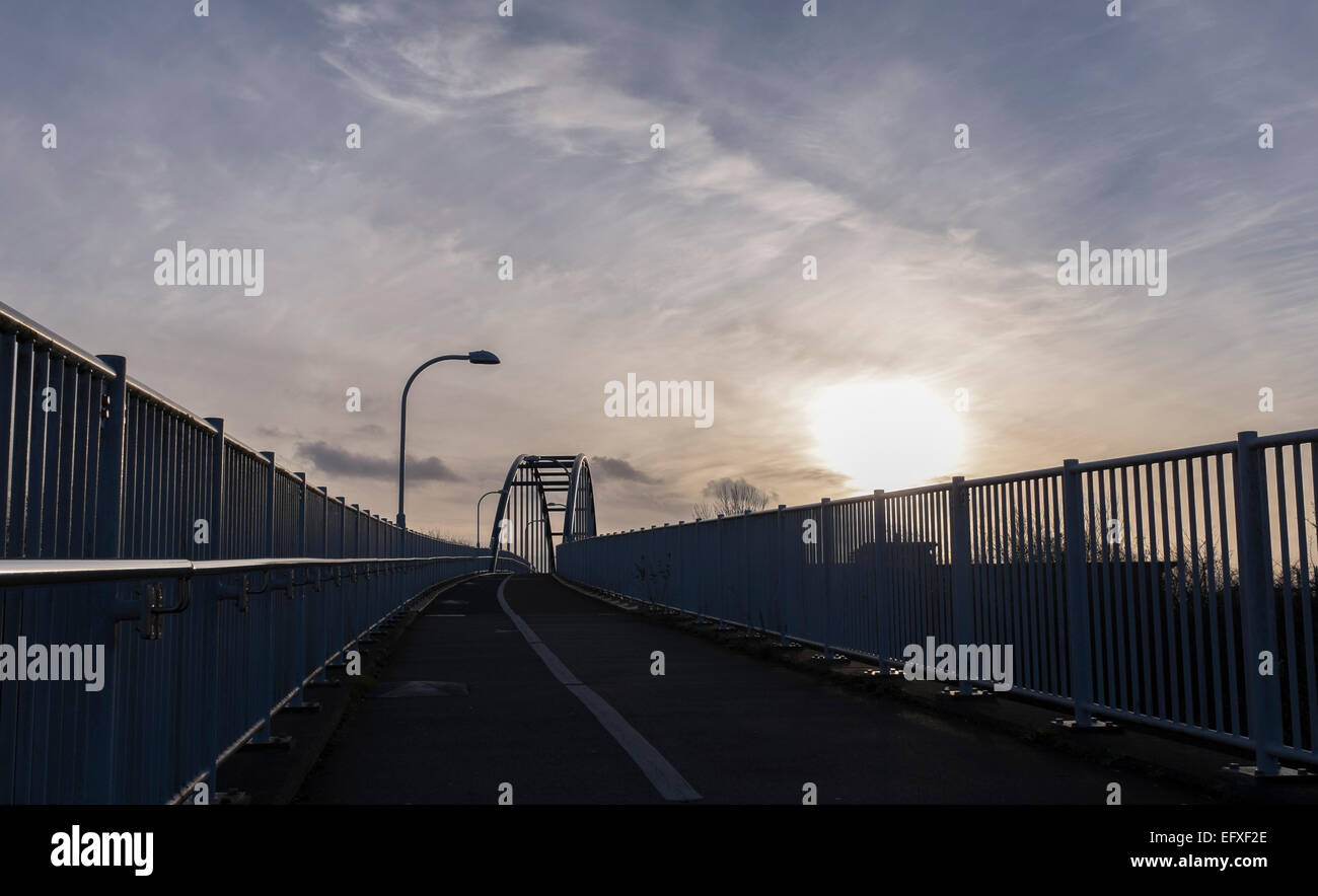 Sun over bridge hi-res stock photography and images - Alamy