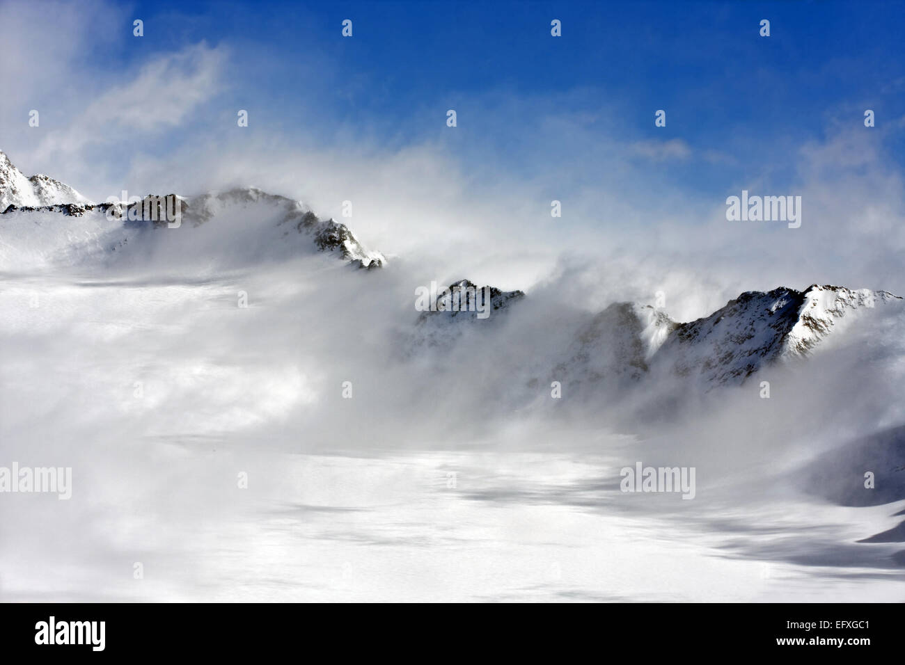 Windy mountain hi-res stock photography and images - Alamy