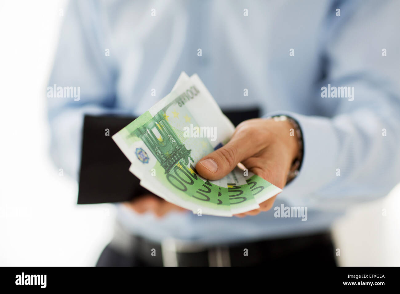 Wallet 100 euro hand hi-res stock photography and images - Alamy