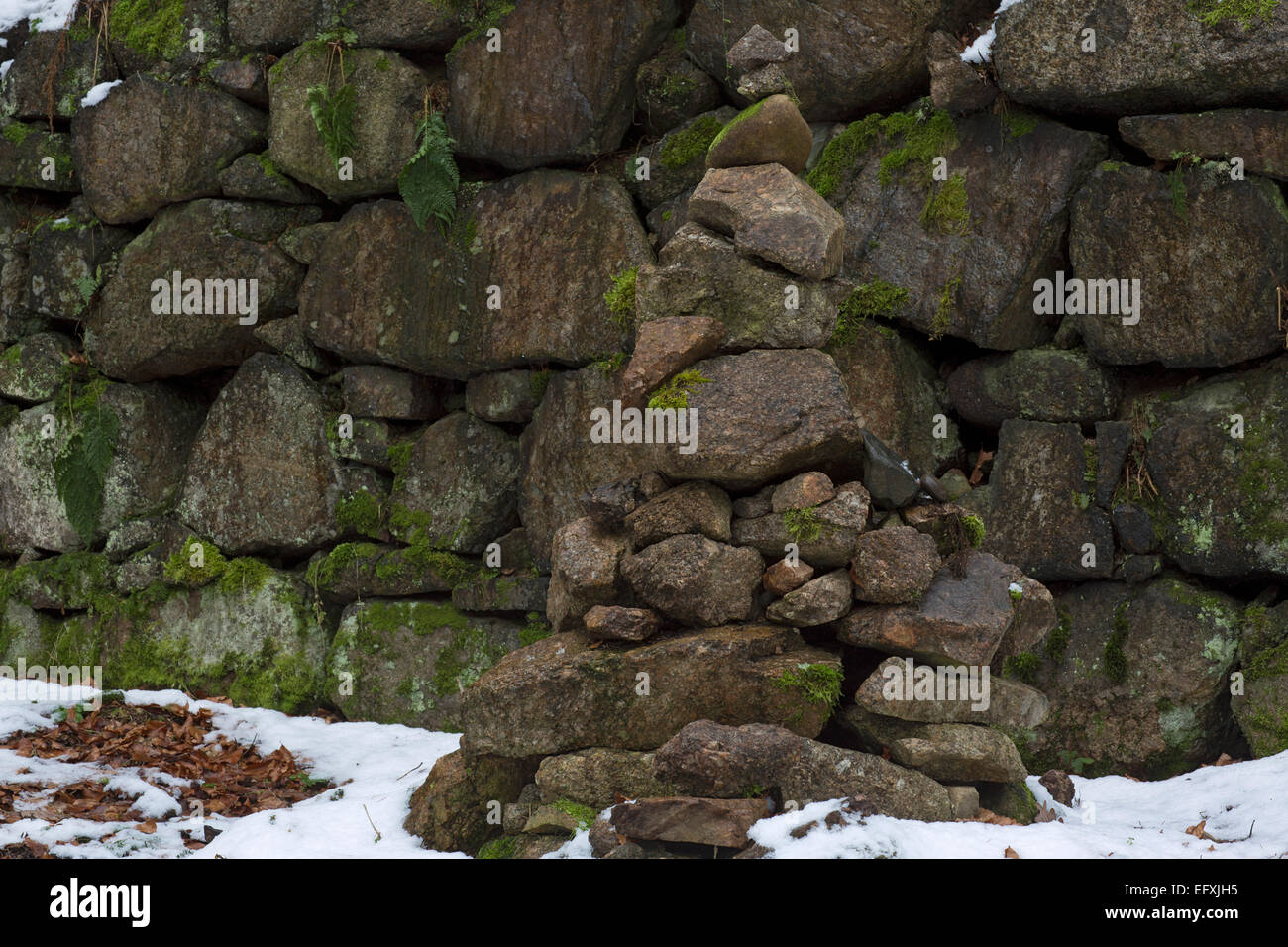 Detail of stone wall on the trail with stone pyramid hi-res stock ...