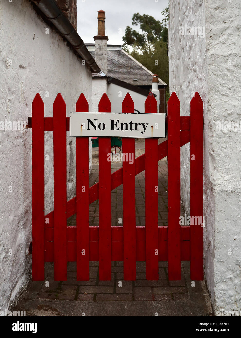 Red wooden gate hi-res stock photography and images - Alamy