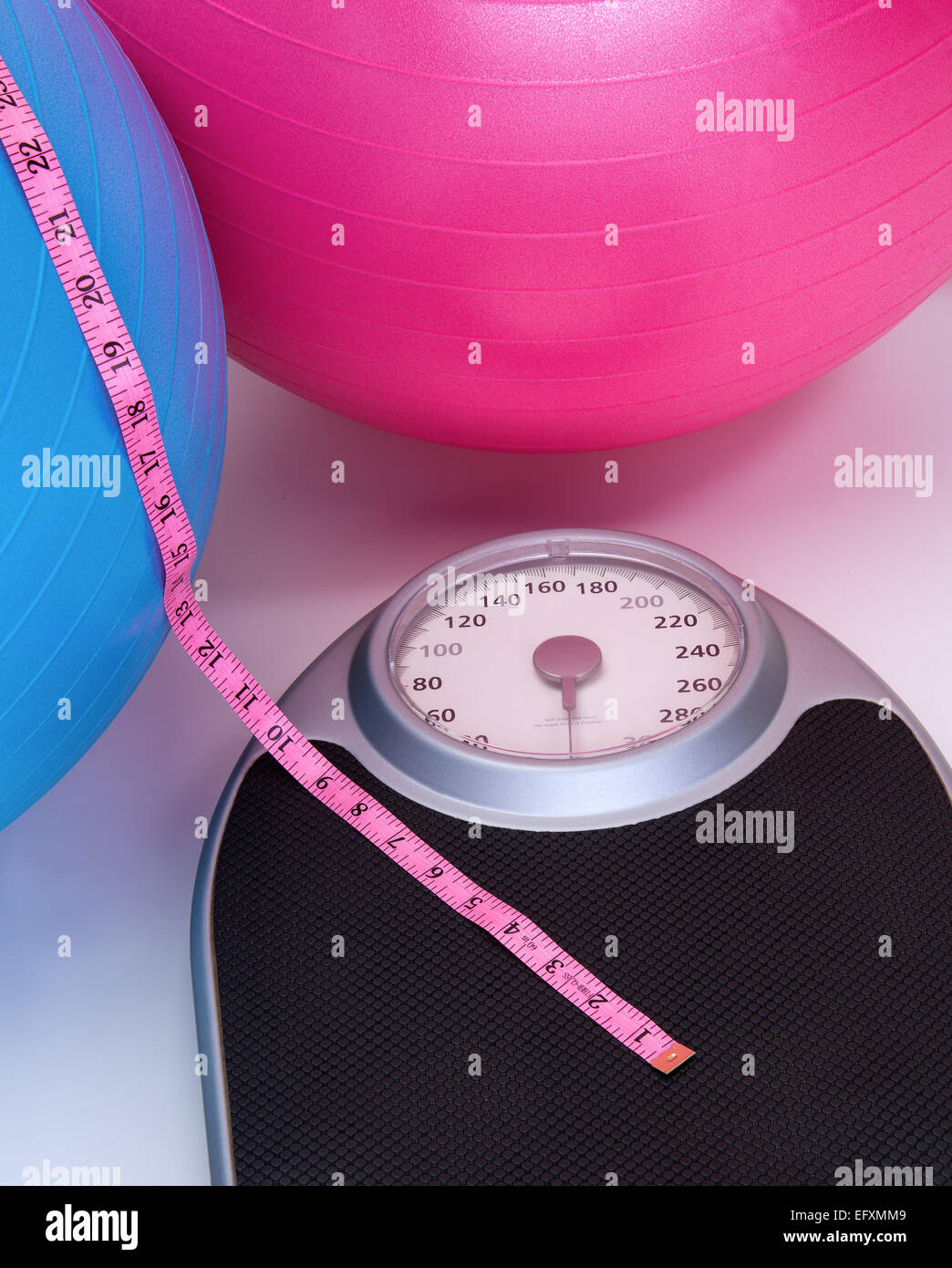 Weight scale and fitness workout gear Stock Photo - Alamy
