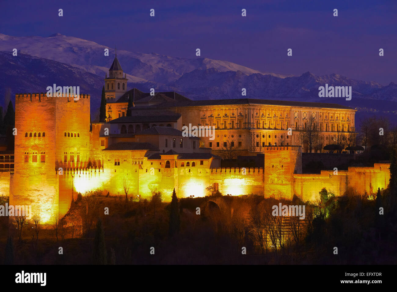 Alhambra, UNESCO World Heritage Site, Sierra Nevada and la Alhambra at ...