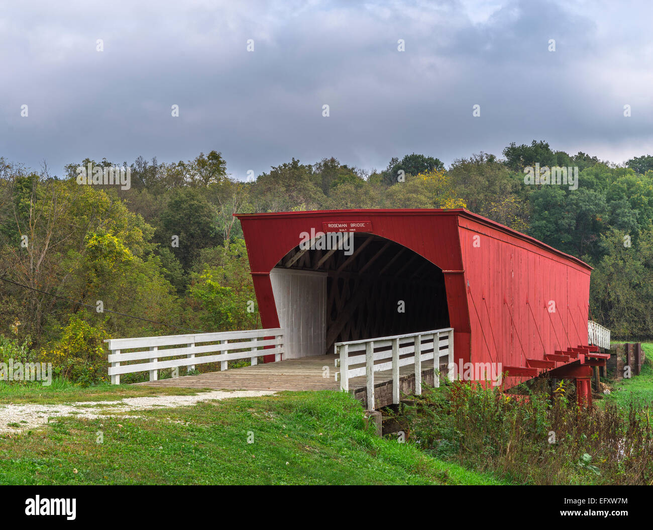 Red covered bridge panoramic hi-res stock photography and images - Alamy