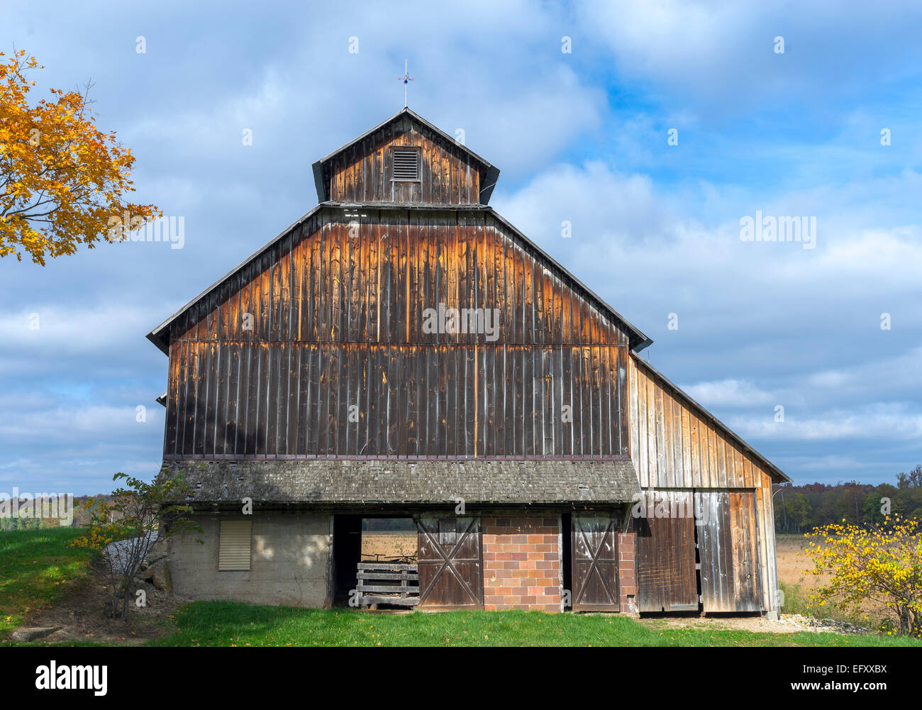 Parke County, IN: Weathered wood barn in fall Stock Photo - Alamy