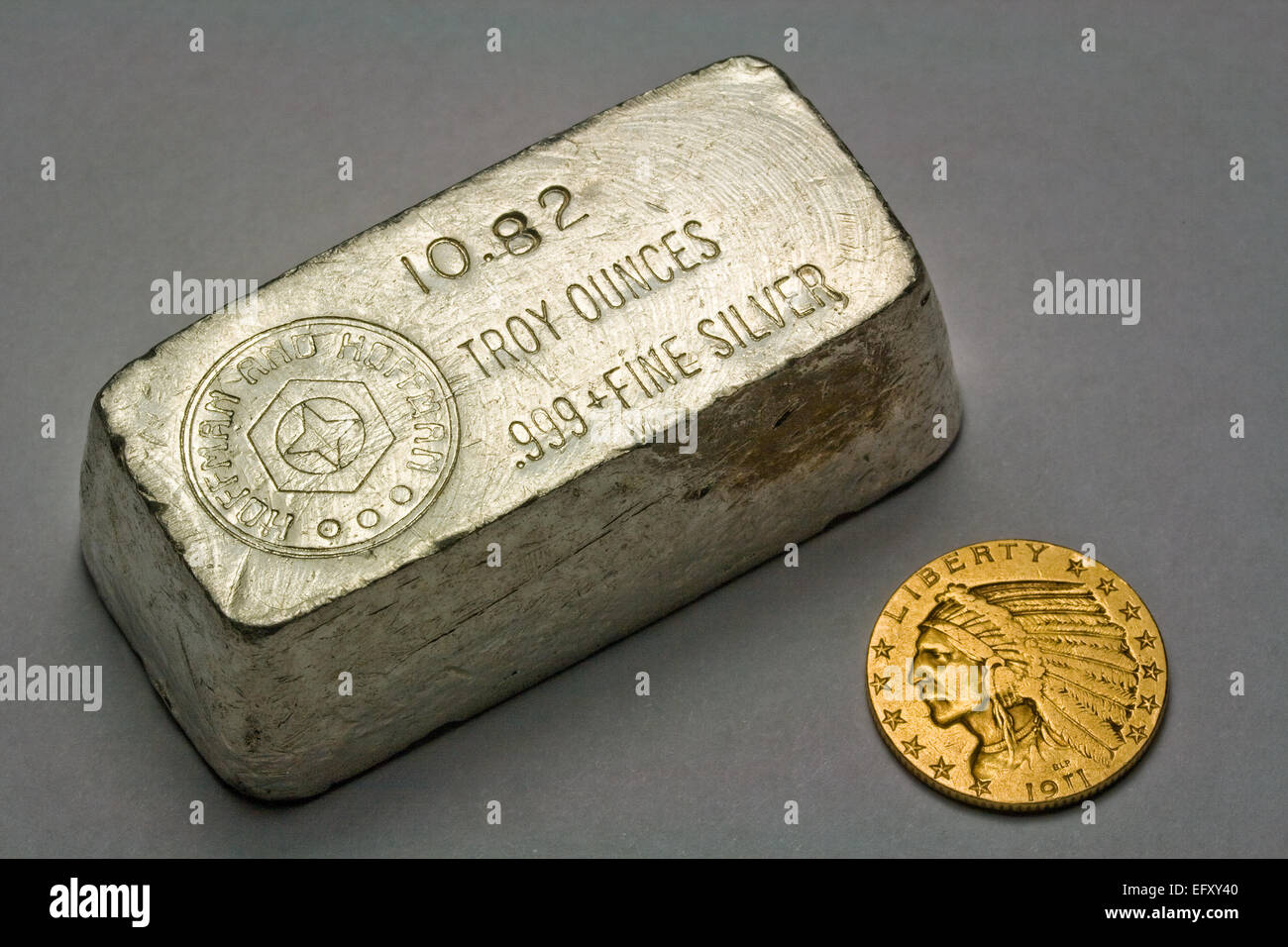 Gold bullion old hi-res stock photography and images - Alamy