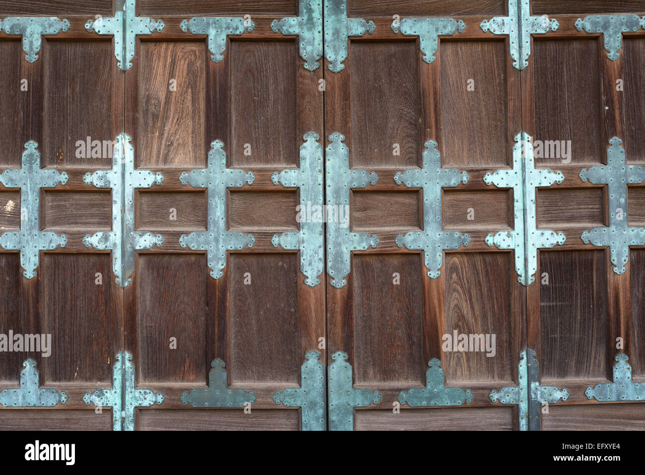 Japanese temple wooden door wall hi-res stock photography and images ...