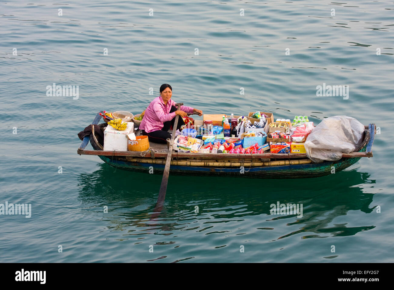 Snack food boat vendor Halong Bay Vietnam Stock Photo - Alamy