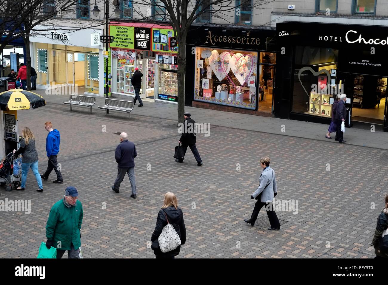 Pedestrians walk along lively street hi-res stock photography and ...