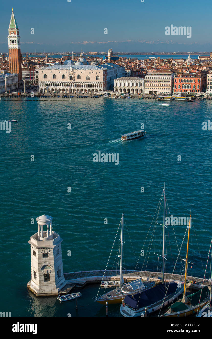 Skyline city alps mountains hi-res stock photography and images - Alamy