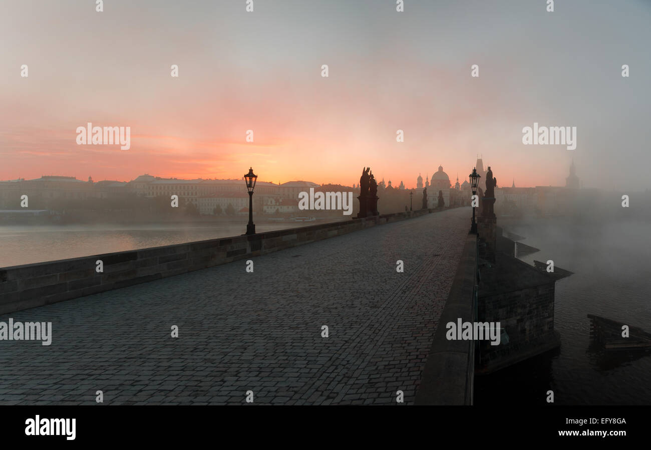 Charles bridge prague fog hi-res stock photography and images - Alamy