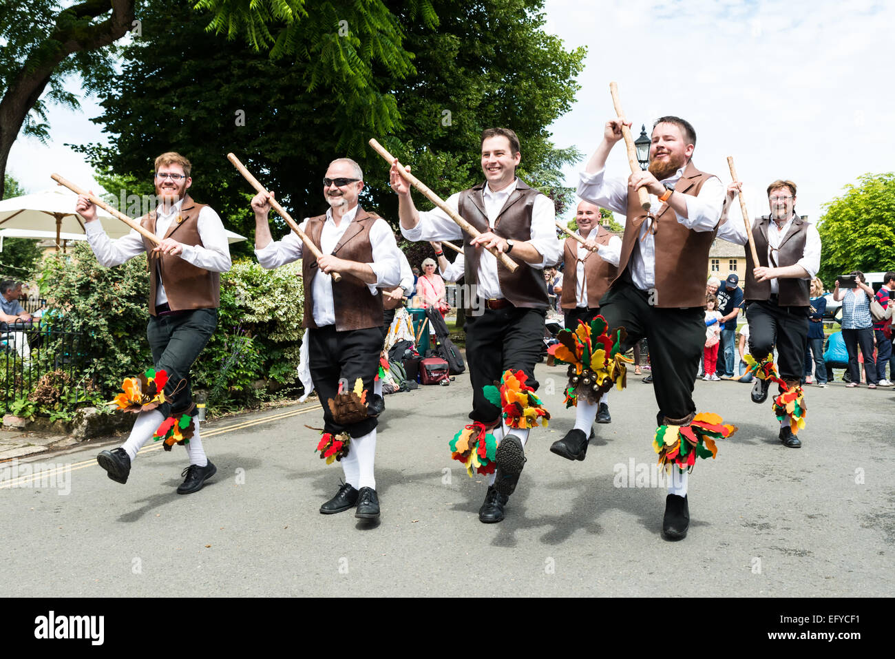 Morris dancing cotswolds hi-res stock photography and images - Alamy