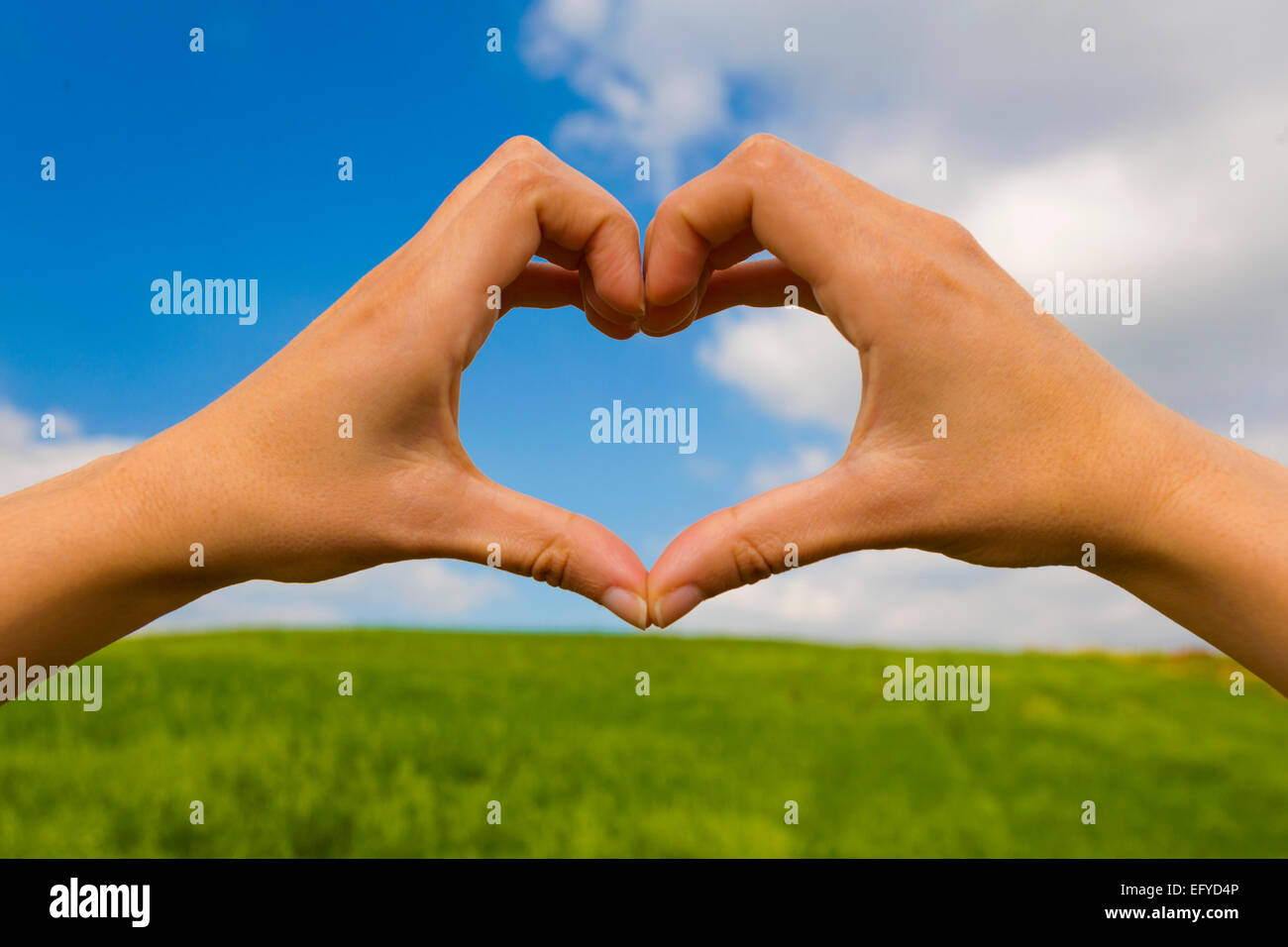 Heart hands hi-res stock photography and images - Alamy