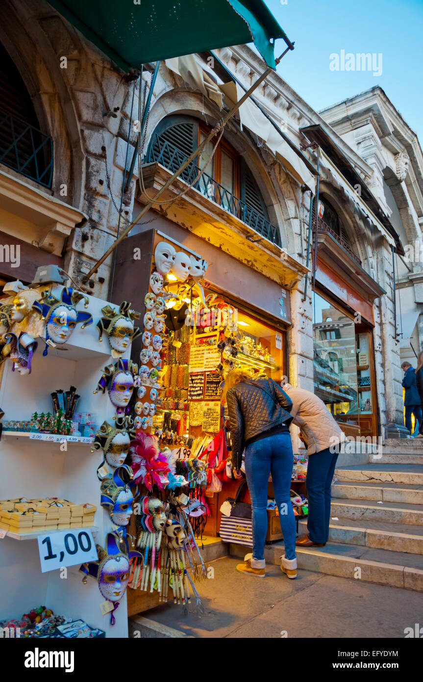 Souvenir and tourist shops, Rialto bridge, Venice, Italy Stock Photo - Alamy