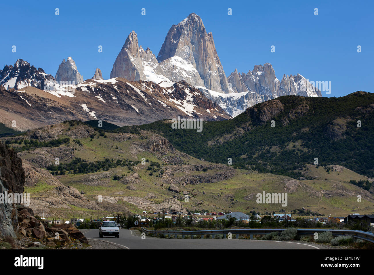 El Chaltén village and Mount Fitz Roy massif. Los Glaciares National ...