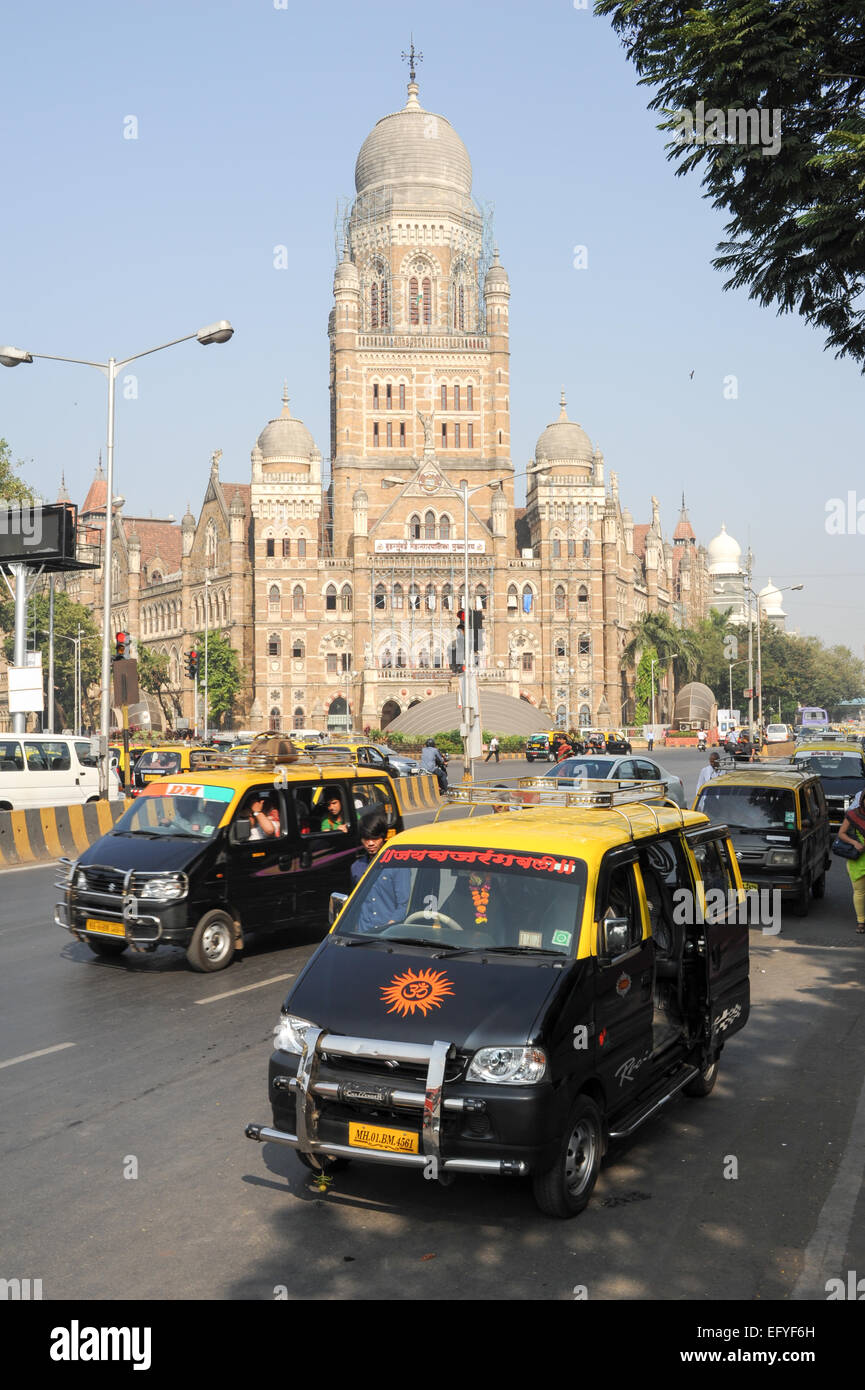 Taxi in street bombay mumbai hi-res stock photography and images - Alamy