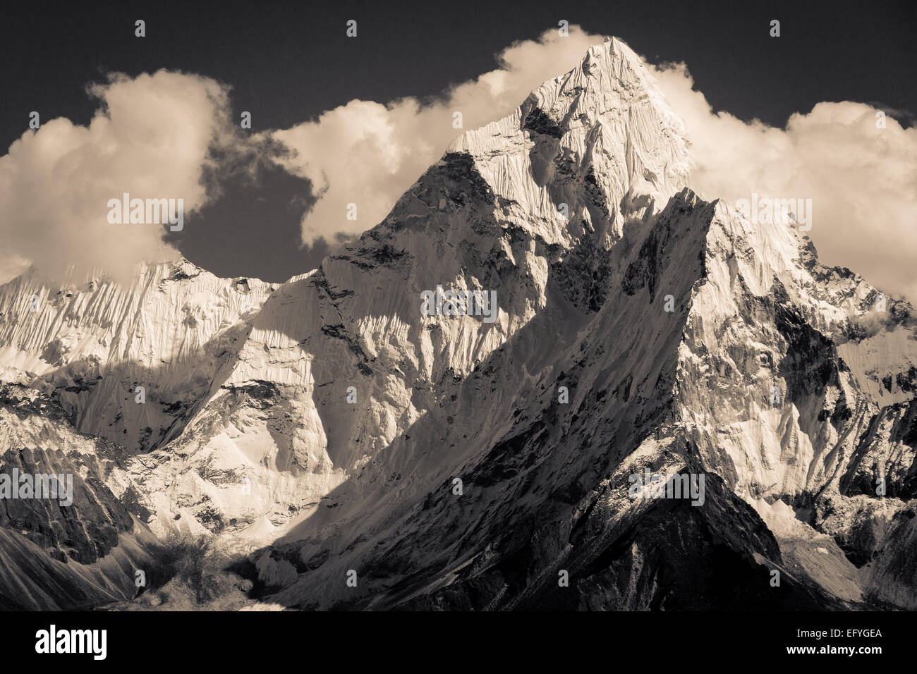 Sunset light on the slopes of Ama Dablam Stock Photo - Alamy