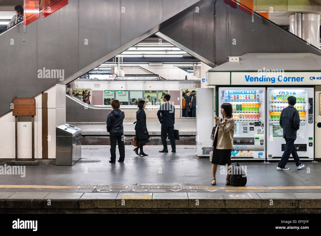 Japanese train station platform hi-res stock photography and images - Alamy