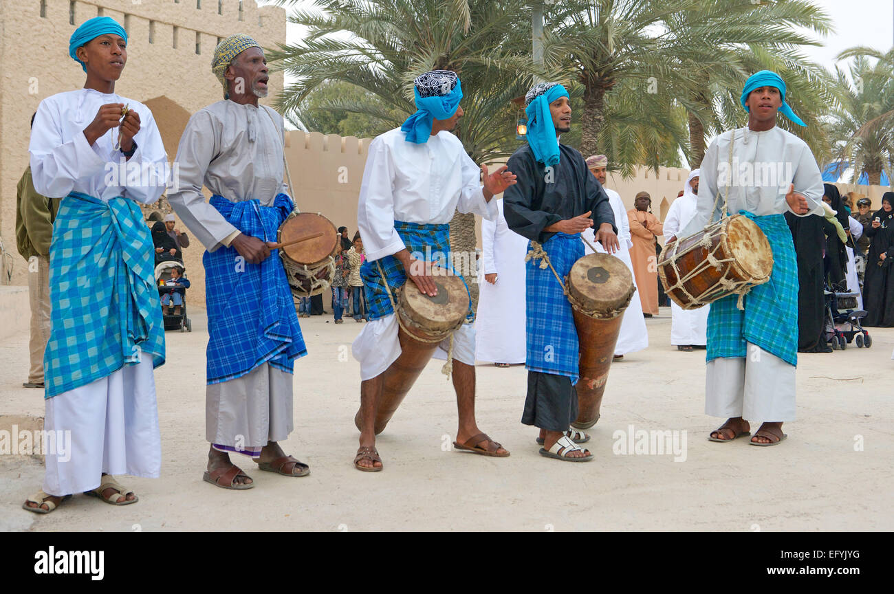 Omani musicians hi-res stock photography and images - Alamy