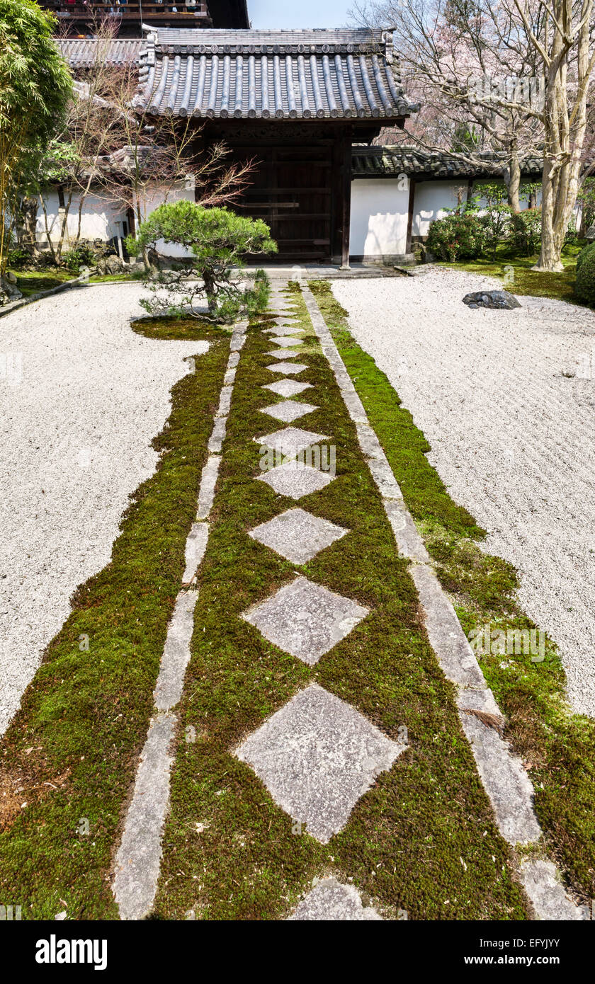 Path leading to main temple hi-res stock photography and images - Alamy