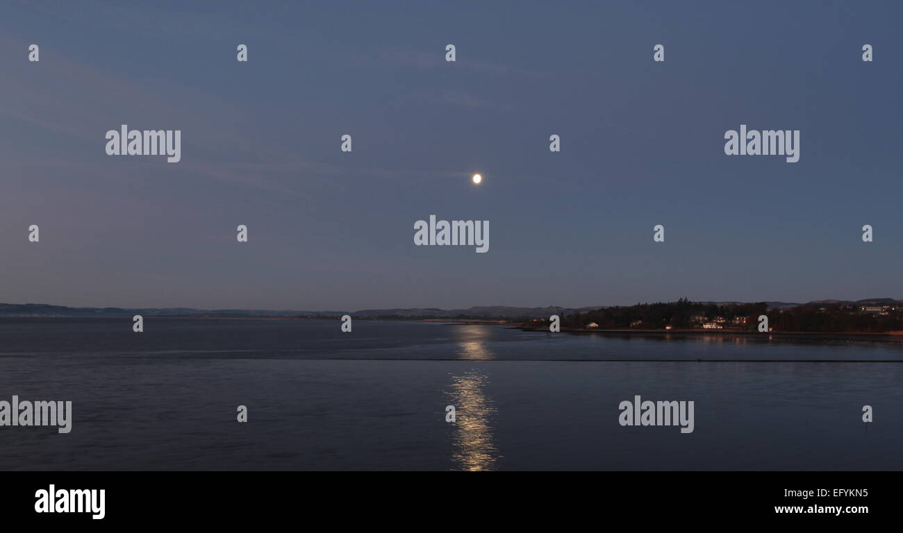 Moon over Invergowrie Bay Scotland February 2015 Stock Photo - Alamy