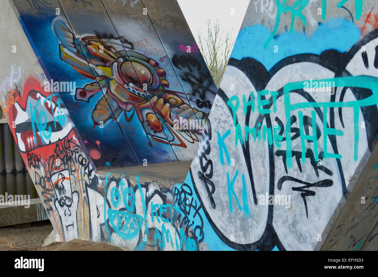 Graffiti bridge hi-res stock photography and images - Alamy