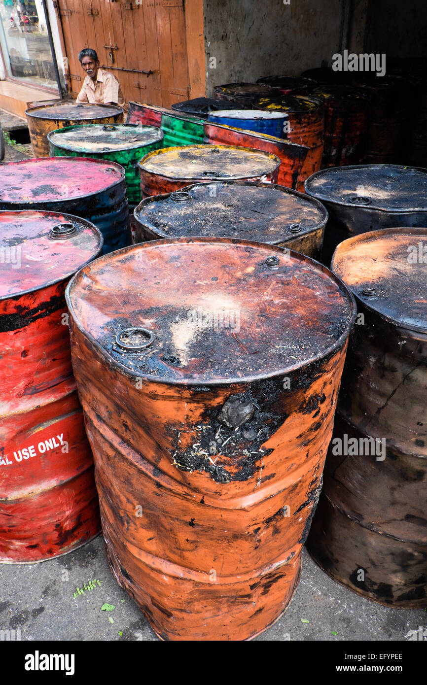 Crude oil barrels hi-res stock photography and images - Alamy