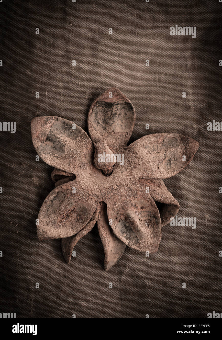 Rusted metal flower hi-res stock photography and images - Alamy