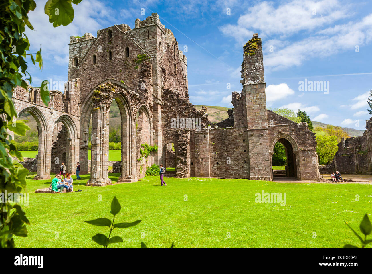 Ruined chapel of Llanthony Priory, Vale of Ewyas, Black Mountains ...
