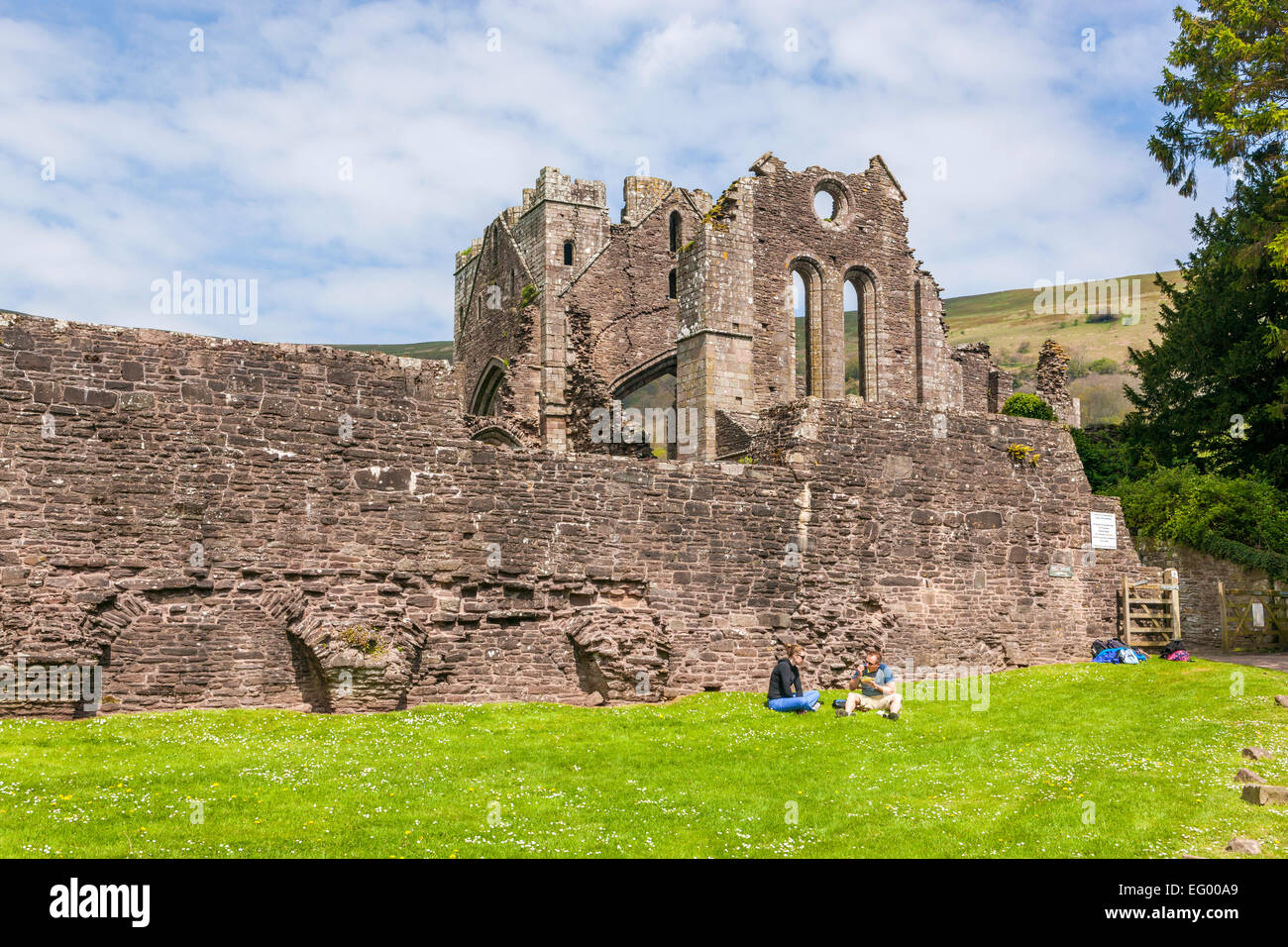 Ruined chapel of Llanthony Priory, Vale of Ewyas, Black Mountains ...