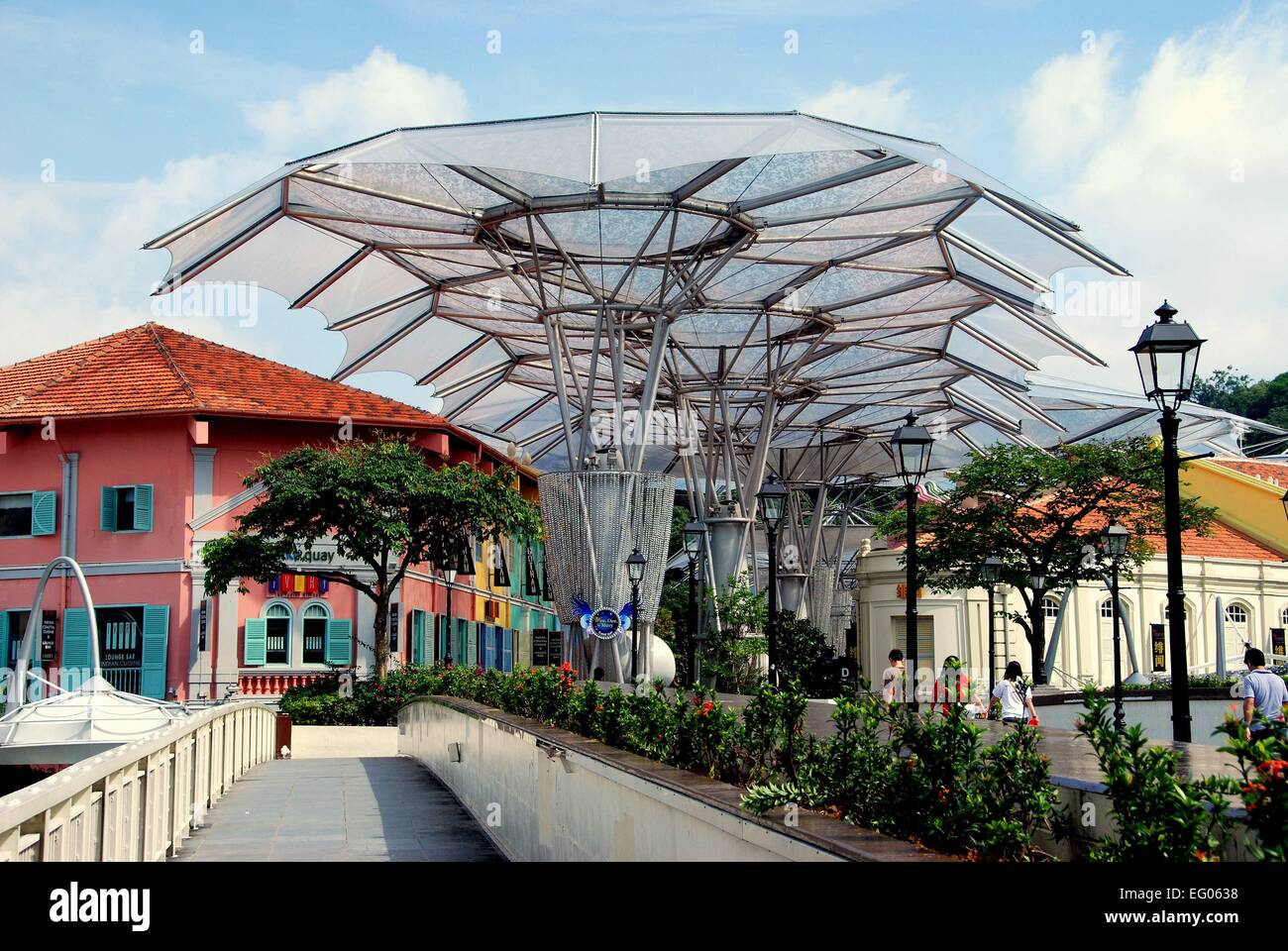 Singapore: Read Bridge spanning the Singapore River with futuristic ...