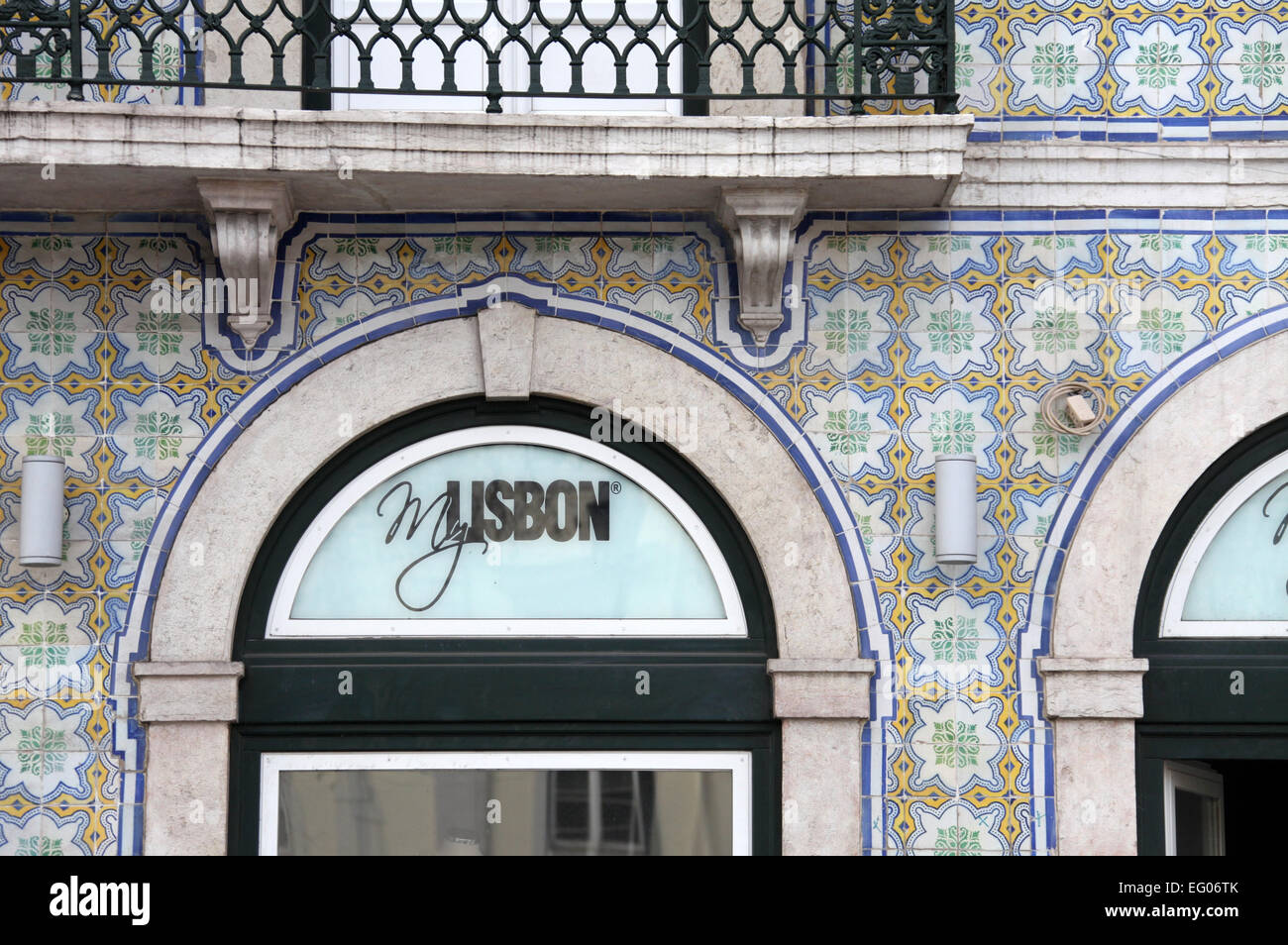 Portuguese tiled shop front hi-res stock photography and images - Alamy
