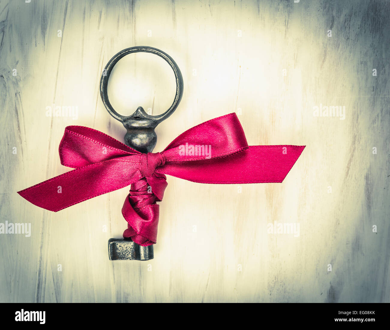 Vintage key red ribbon hi-res stock photography and images - Alamy
