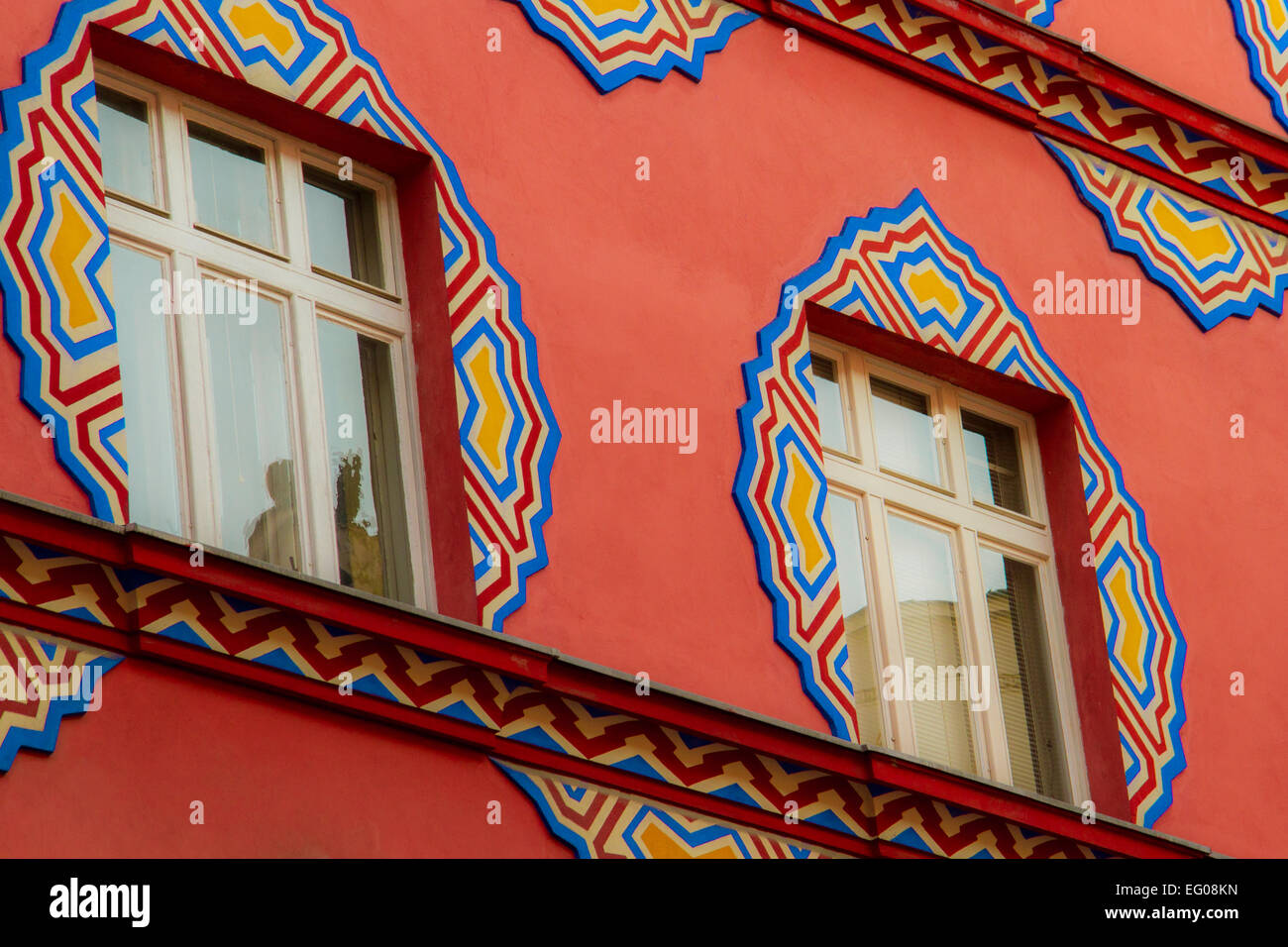 Windows red hi-res stock photography and images - Alamy
